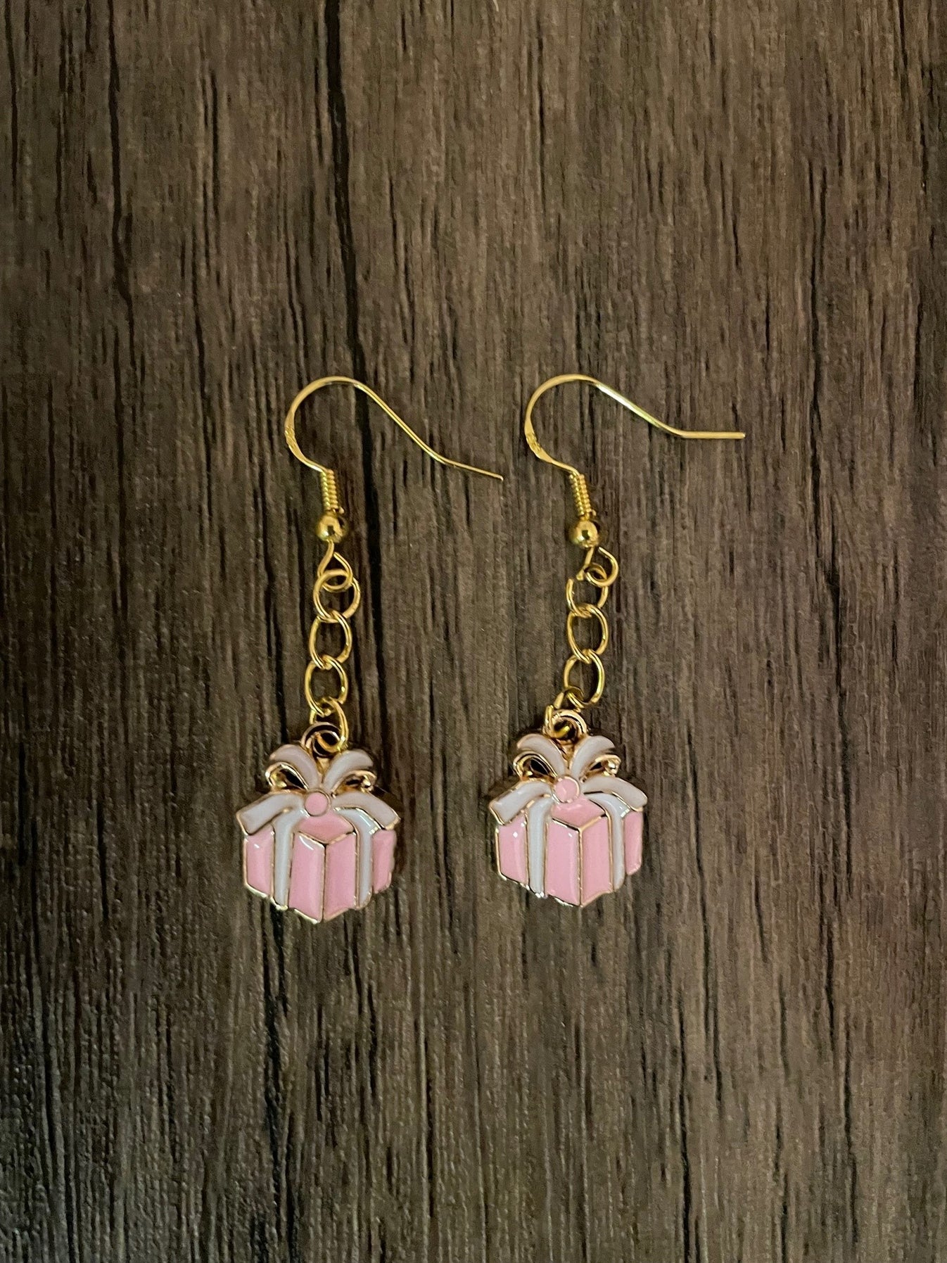 Pink Present Earrings with Gift Box – Sarita Bastone