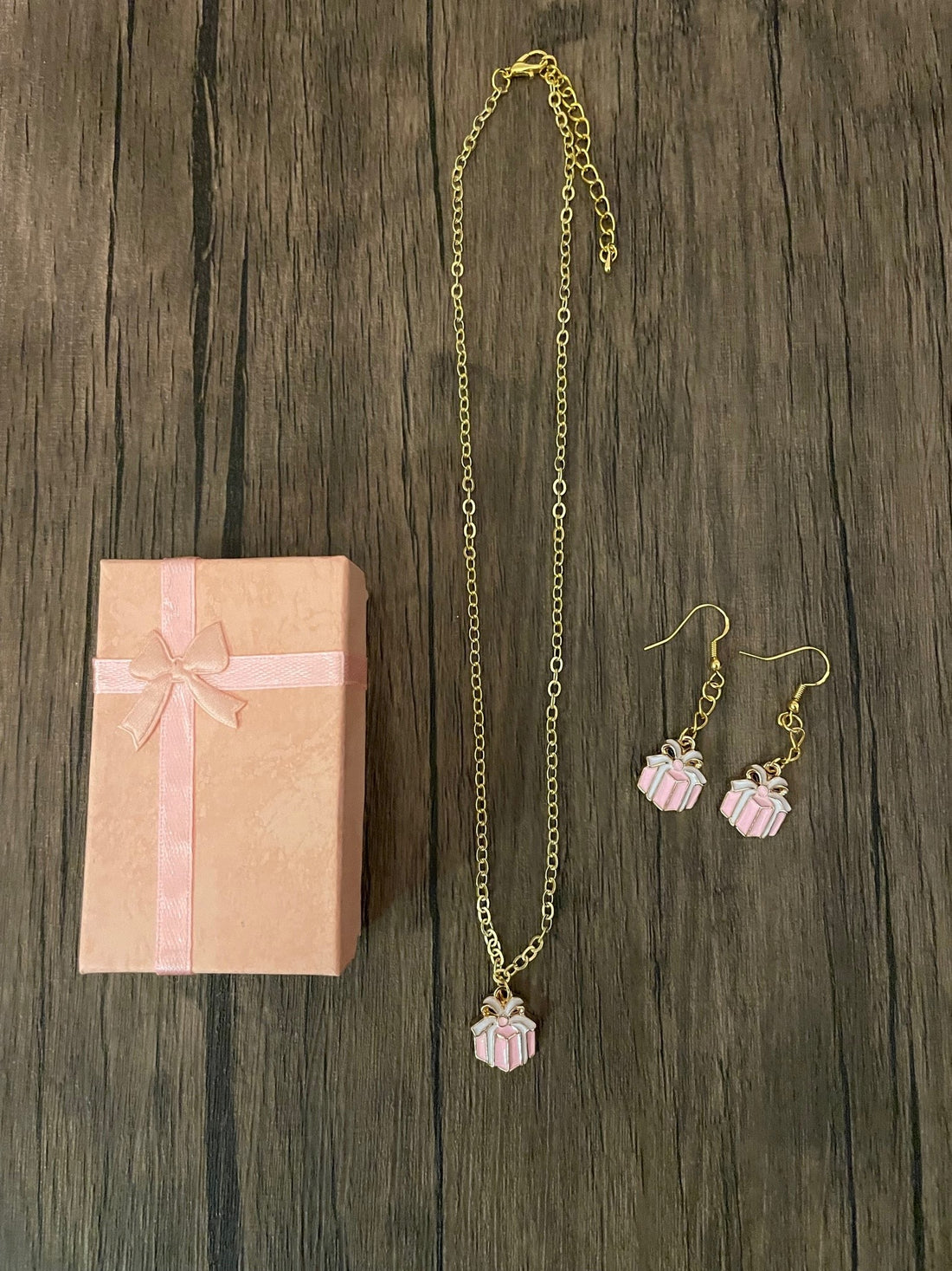Pink Present Necklace and Earrings Gift Set – Sarita Bastone